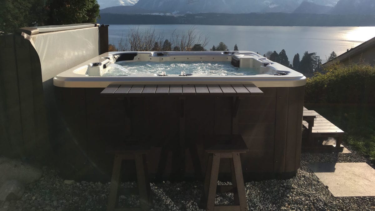 Outdoor Whirlpool Infinity in der Schweiz bei Nima GmbH
